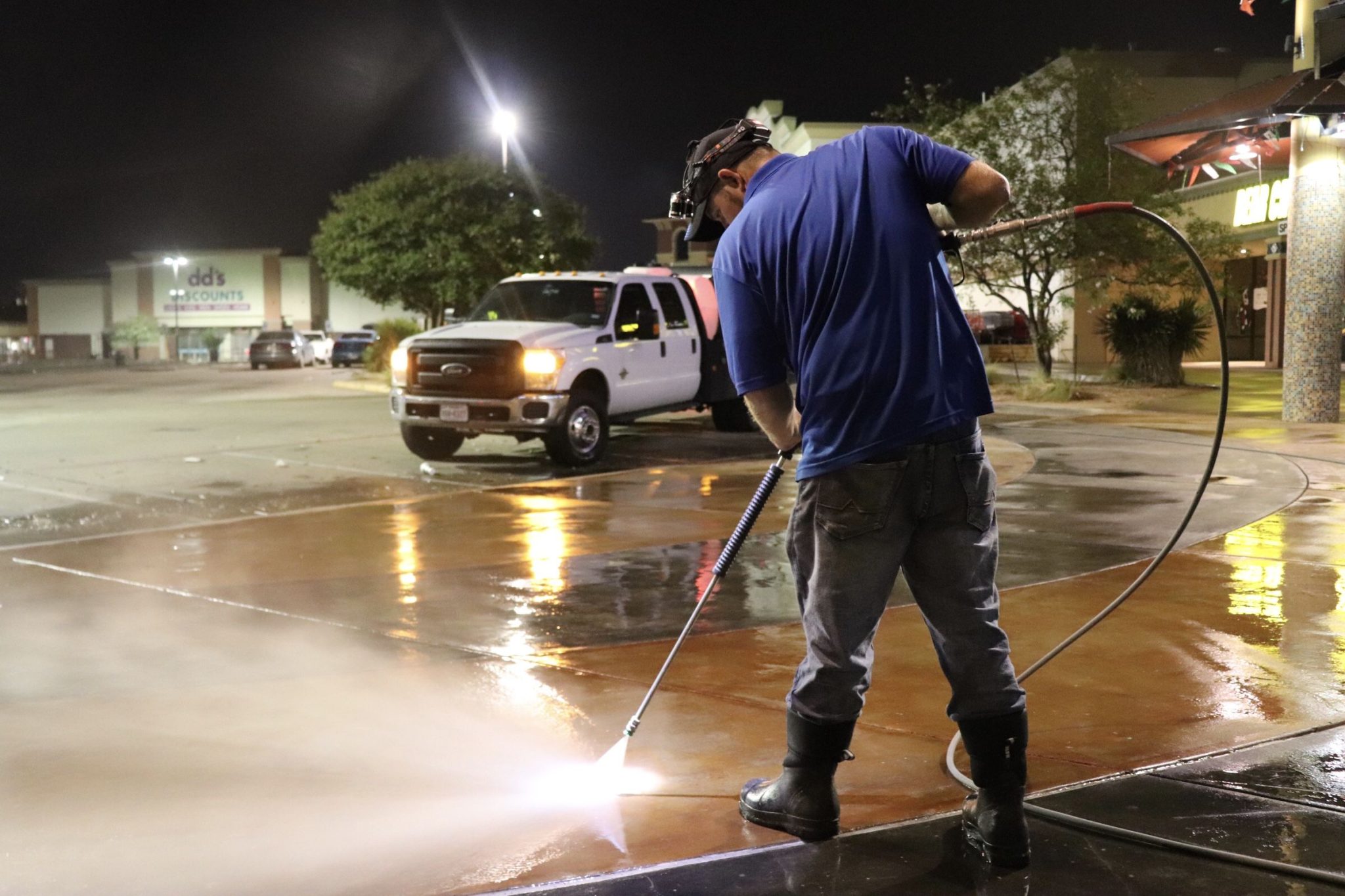 A Complete Guide to Pressure Washing Services in Toronto - RoshanTech